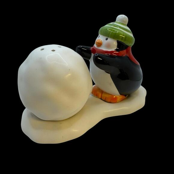 Hallmark | Other | Hallmark Salt And Pepper Shaker Set With Penguin ...